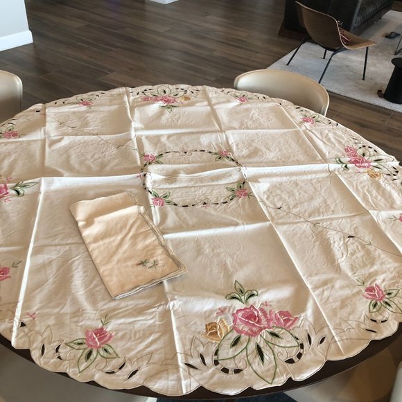 Hedaya Linens | Dining | Sam Hedaya Round Tablecloth 6 Napkins ...
